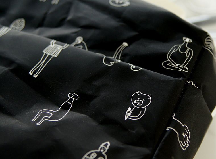 アケルミュージアム オショウ ブラック ジップ | AKERU MUSEUM. | 岩嵜紙器のオンラインショップ akeru project