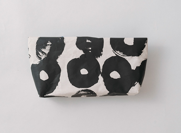 AKERU MUSEUM. vol.3 aap ポーチ 林青那 | AKERU MUSEUM. vol.3 aap | 岩嵜紙器のオンラインショップ akeru project